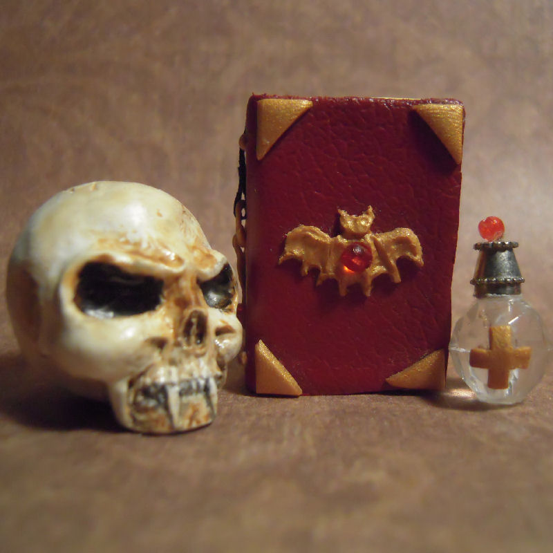 Dollhouse Mini's by Dfly Creations: April 2010