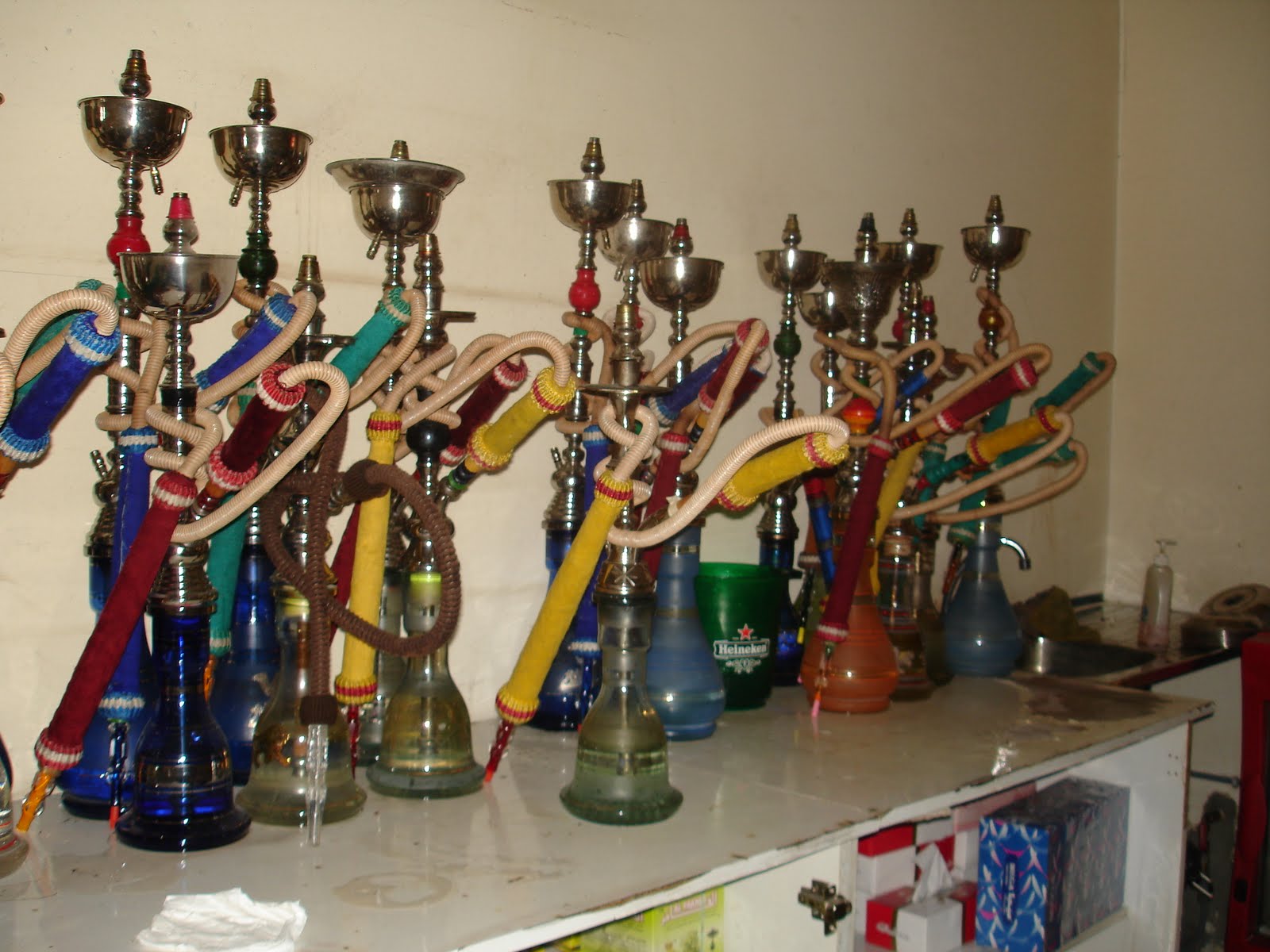 Samba no Bahrain: Explicando o processo da shisha...