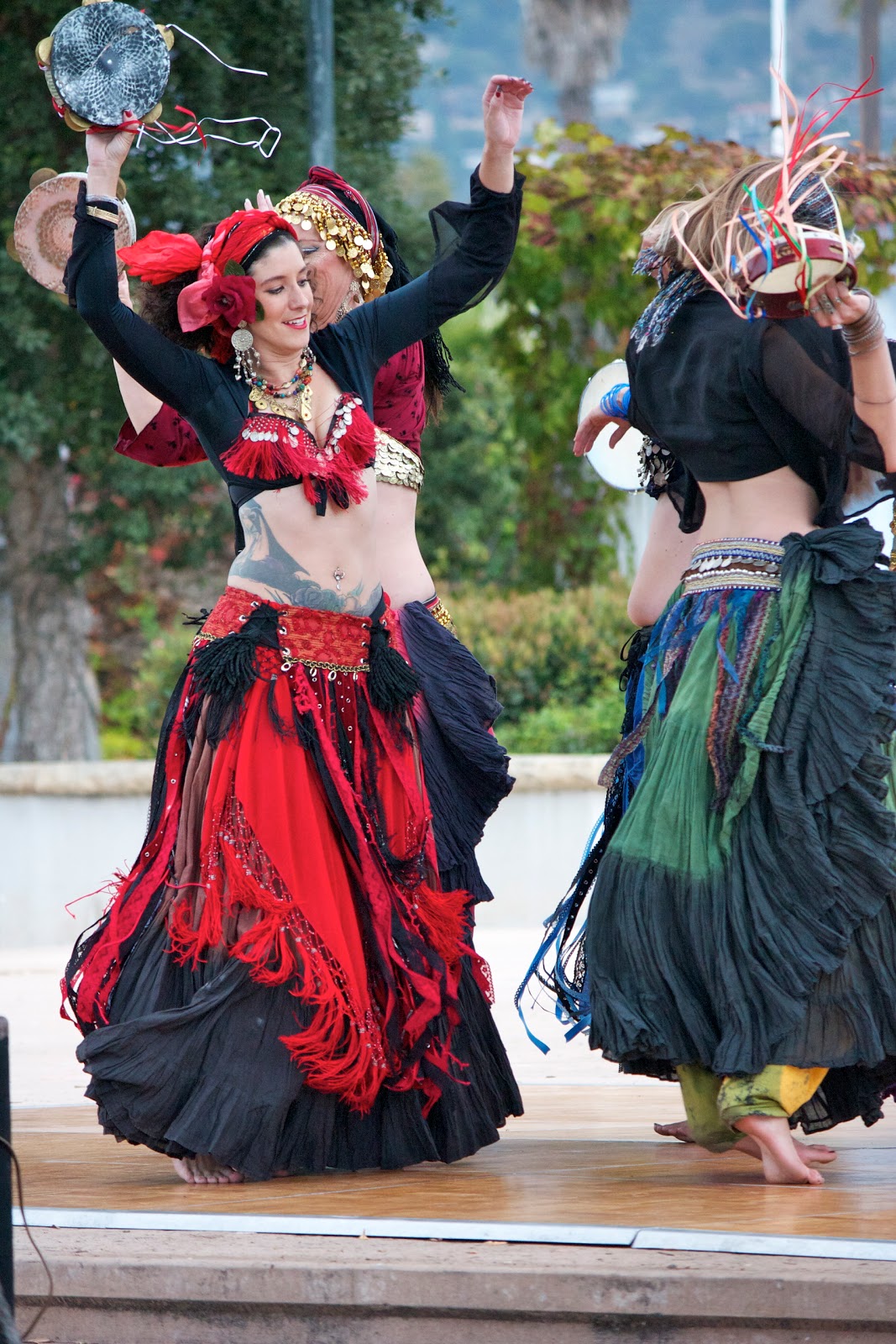 Hep Yeşil.: Dansoz Dedigin Tefli Olacak