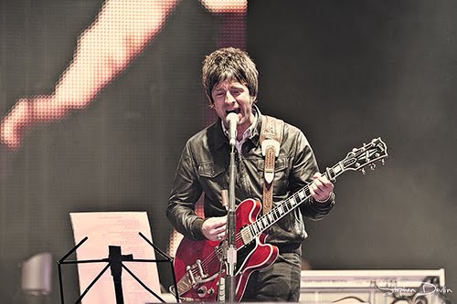 BURNAGEBYBURNAGE: Oasis bajo el lente de Stephen Devlin