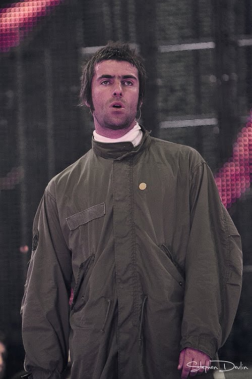 BURNAGEBYBURNAGE: Oasis bajo el lente de Stephen Devlin