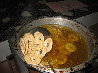 Divya's Recipes: Sakinalu / Chakinalu /Chuppulu or Chekkilalu (Rice ...