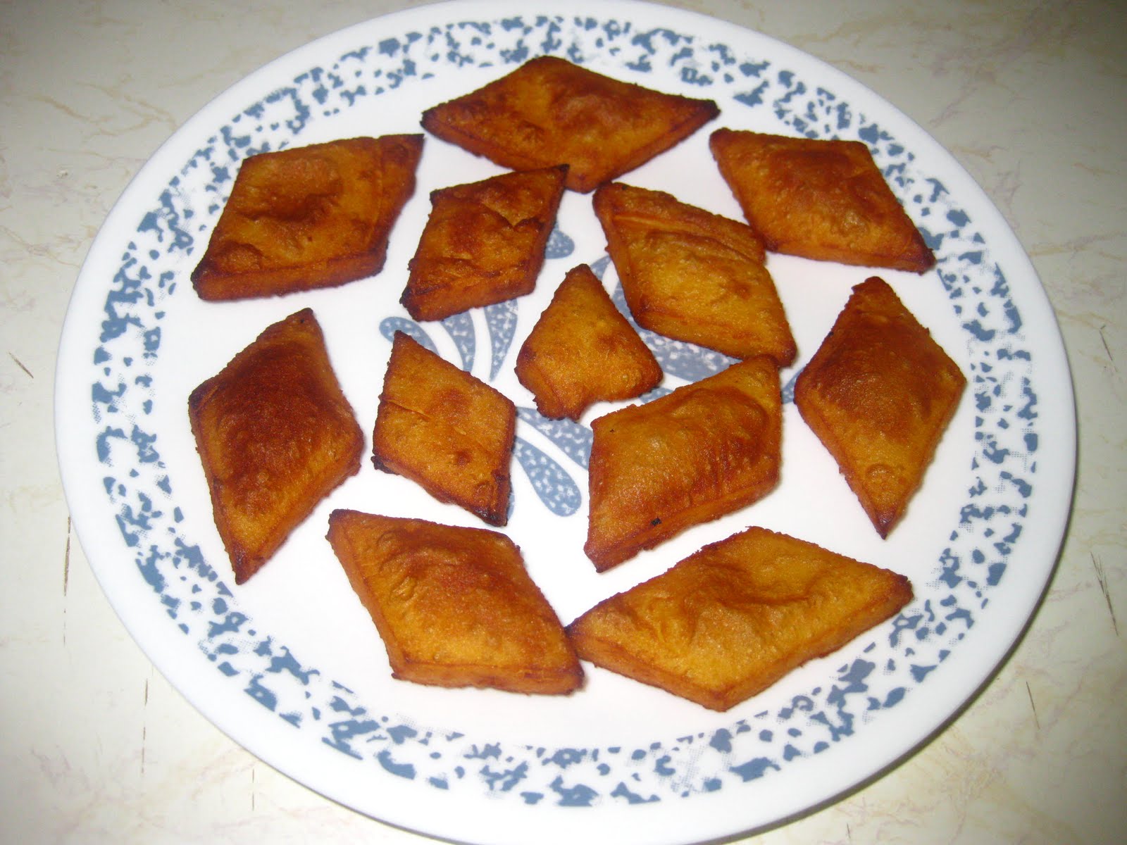 Divya's Recipes: Chandrakantha / Chandrakanthalu Sweet (Moong Dal Sweet )