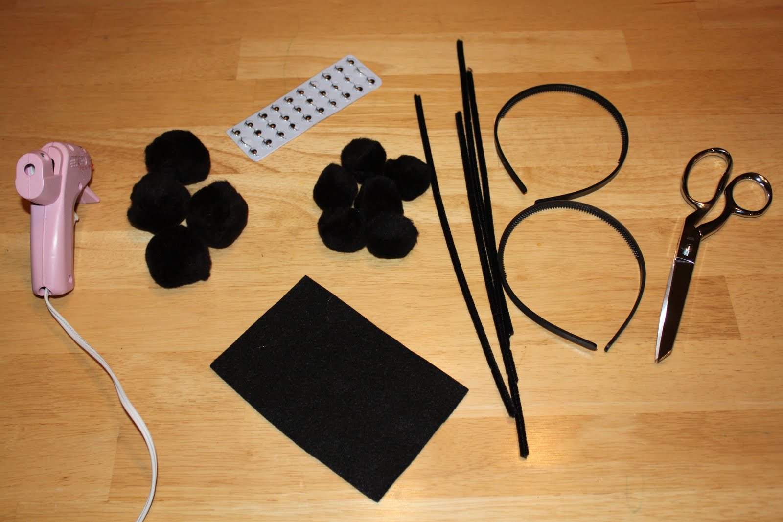 Izzy & Ivy designs: Spider Headband Tutorial