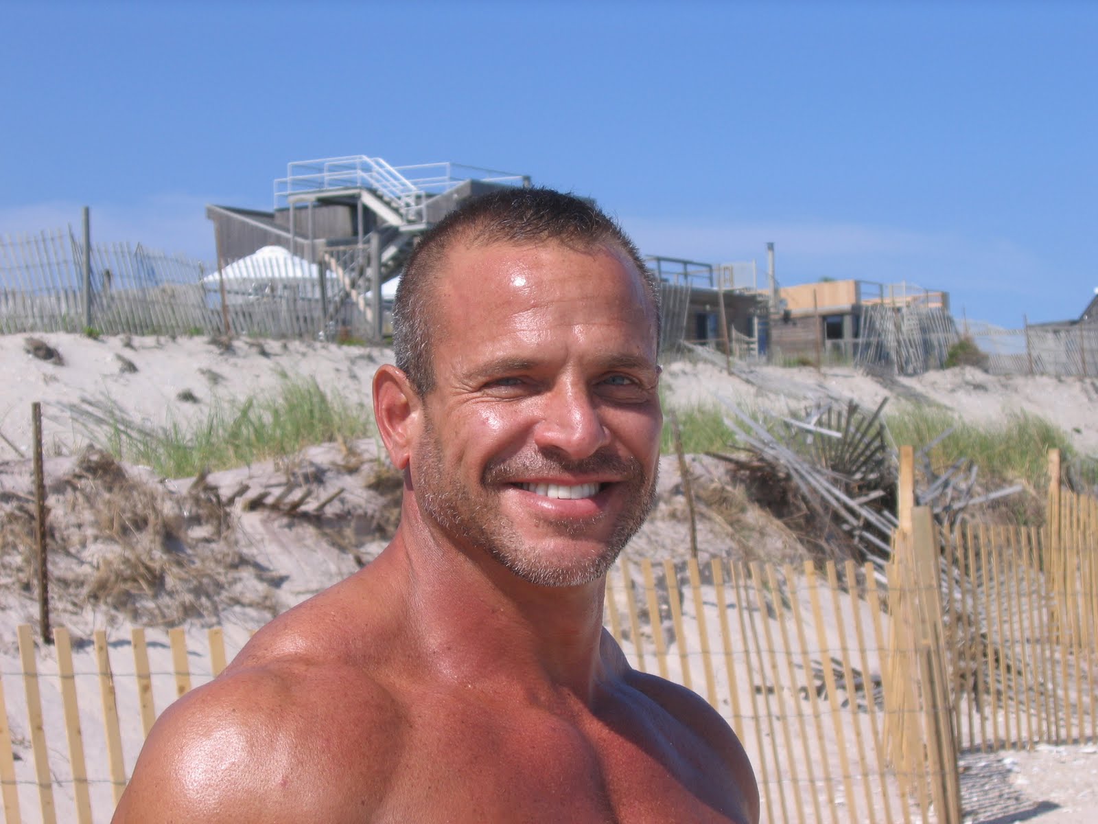 LA PERFECTION FAITE HOMME: BOB BASILE 02/02