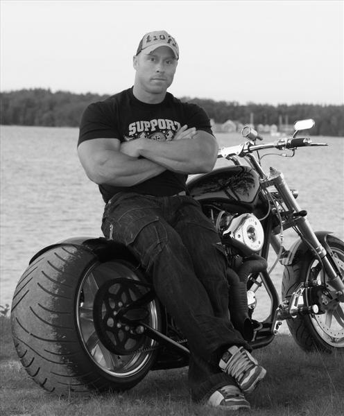 LA PERFECTION FAITE HOMME: LARS BERGLUND 01/01