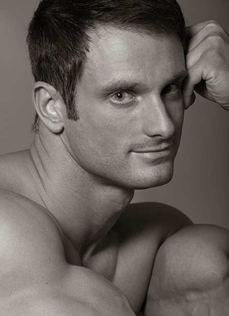 LA PERFECTION FAITE HOMME: DAN DECKER 03/09