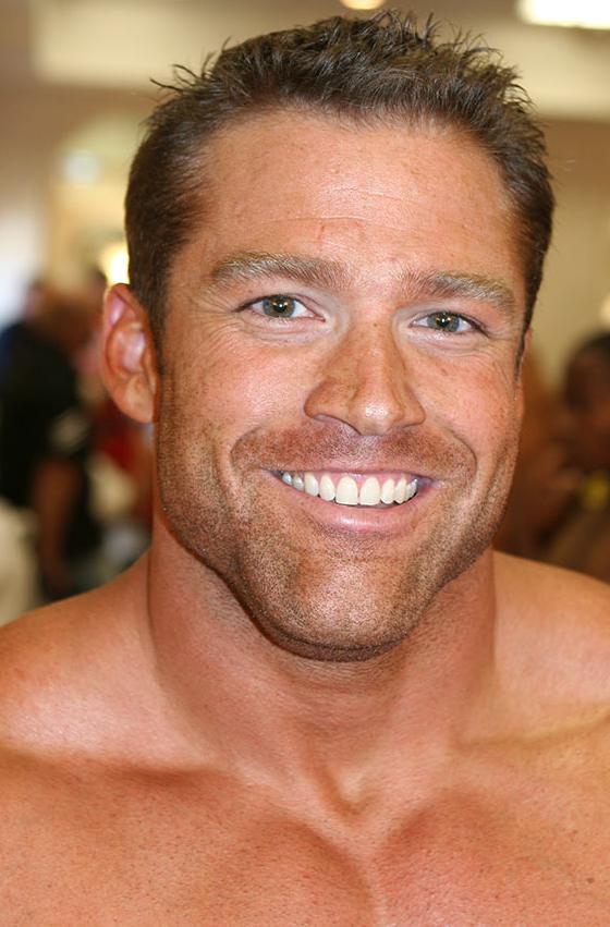 LA PERFECTION FAITE HOMME: ADAM YOUNG 02/03