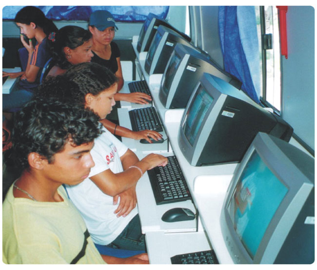 TECNOMIL: INCLUSÃO DIGITAL A inclusão digital foi um projeto criado ...