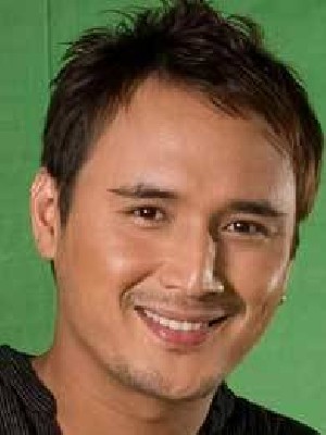 John Estrada starts his new noontime show in a wrong foot - Showbiz Portal