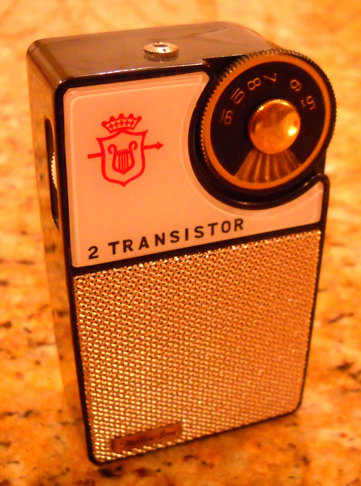 Mikes Old Radios: Mellow Tone 2 Transistor Boys Radio