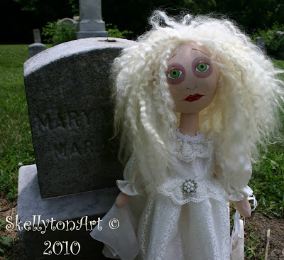 ARTISTIC HALLOWEEN QUEENS: "Resurrection Mary" Ghost Doll
