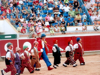 Venezuela Taurina.com: El Popeye Torero y sus enanitos en la Monumental ...
