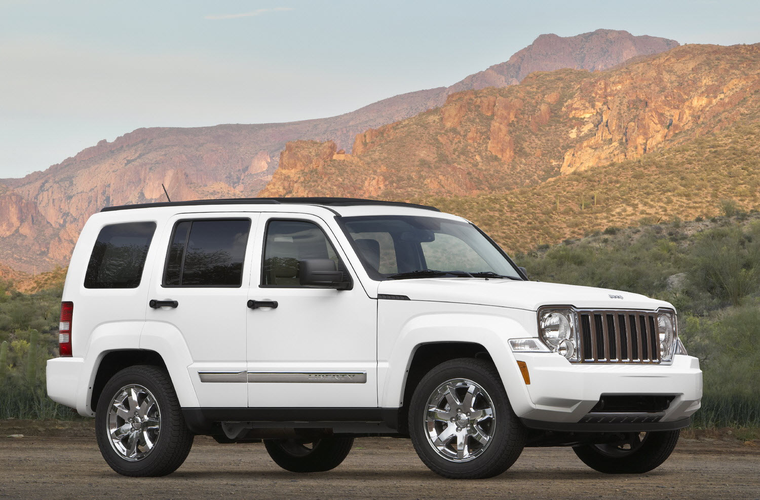 picture automotive: 2011 Jeep Grand Cherokee Overland Summit and Jeep ...