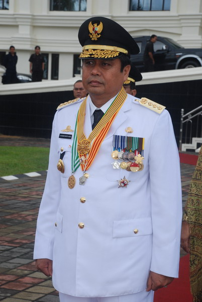 Humas_Pemprov Jambi: GUBERNUR DAN WAKIL GUBERNUR JAMBI BESERTA ISTERI