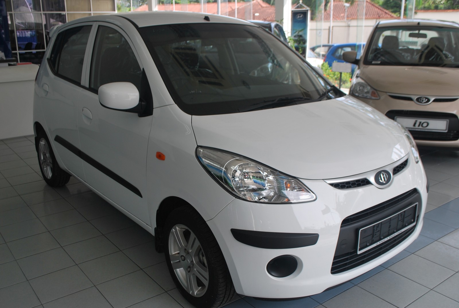 Hyundai Cars: INOKOM i10