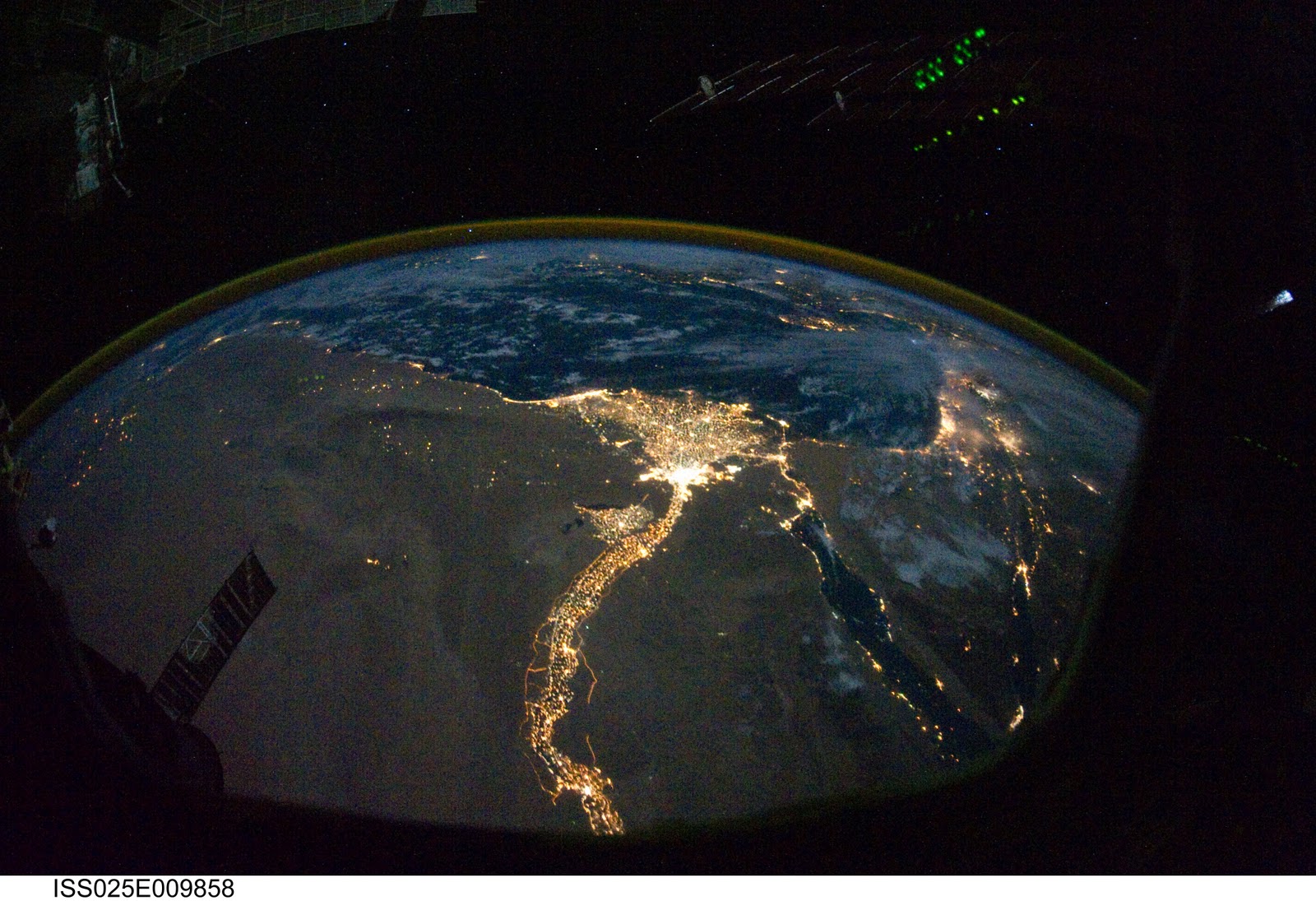 The Photamateur: Space station's spectacular views of Earth