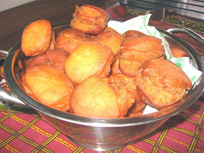 FOOD, FUN & FARM LIFE IN EAST AFRICA !: East African Mandazi