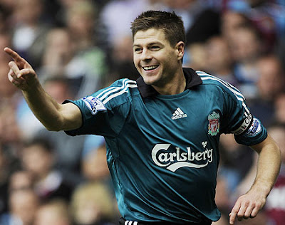 Football Sports Star: Steven Gerrard Football Pictures