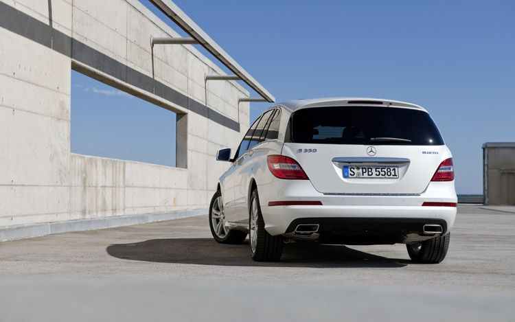 AUTO CARS NEW 2011: 2011 Mercedes-Benz R-Class First Look
