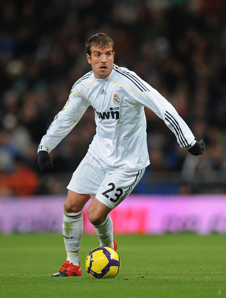 Football Sports Star: Rafael Van der Vaart Football Pictures