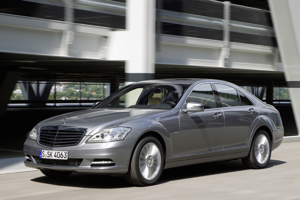 Car Magazine: 2012 Mercedes-Benz S350 BlueTEC 4MATIC Official Photos
