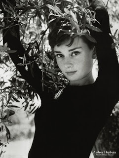 C o f f e e & C i g a r e t t e s: {icon of the week! Audrey Hepburn}