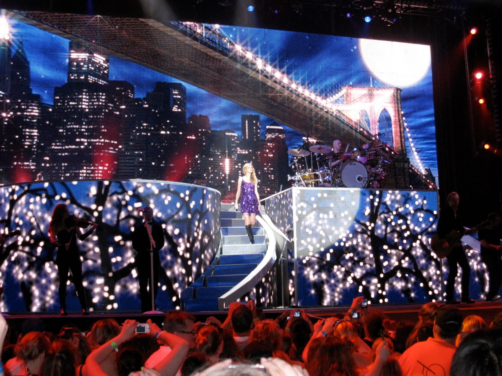 Taylor Swift Fearless Tour Stage