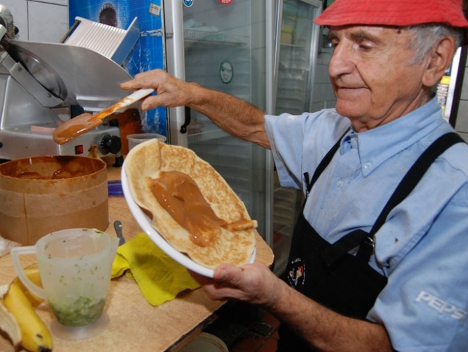 De luces, penumbras y sombras: Carlitos, el rey del panqueque