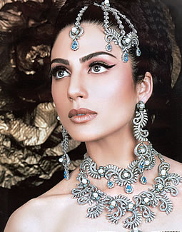 Actress in jewellery Top fashion blog