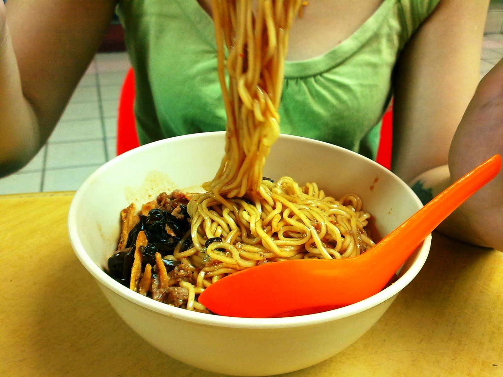 PHAT GIRL HANDBOOK: MING KEE ASAM PADAS PAN MIAN (明记酸辣扳面) / MAY & MAY ...