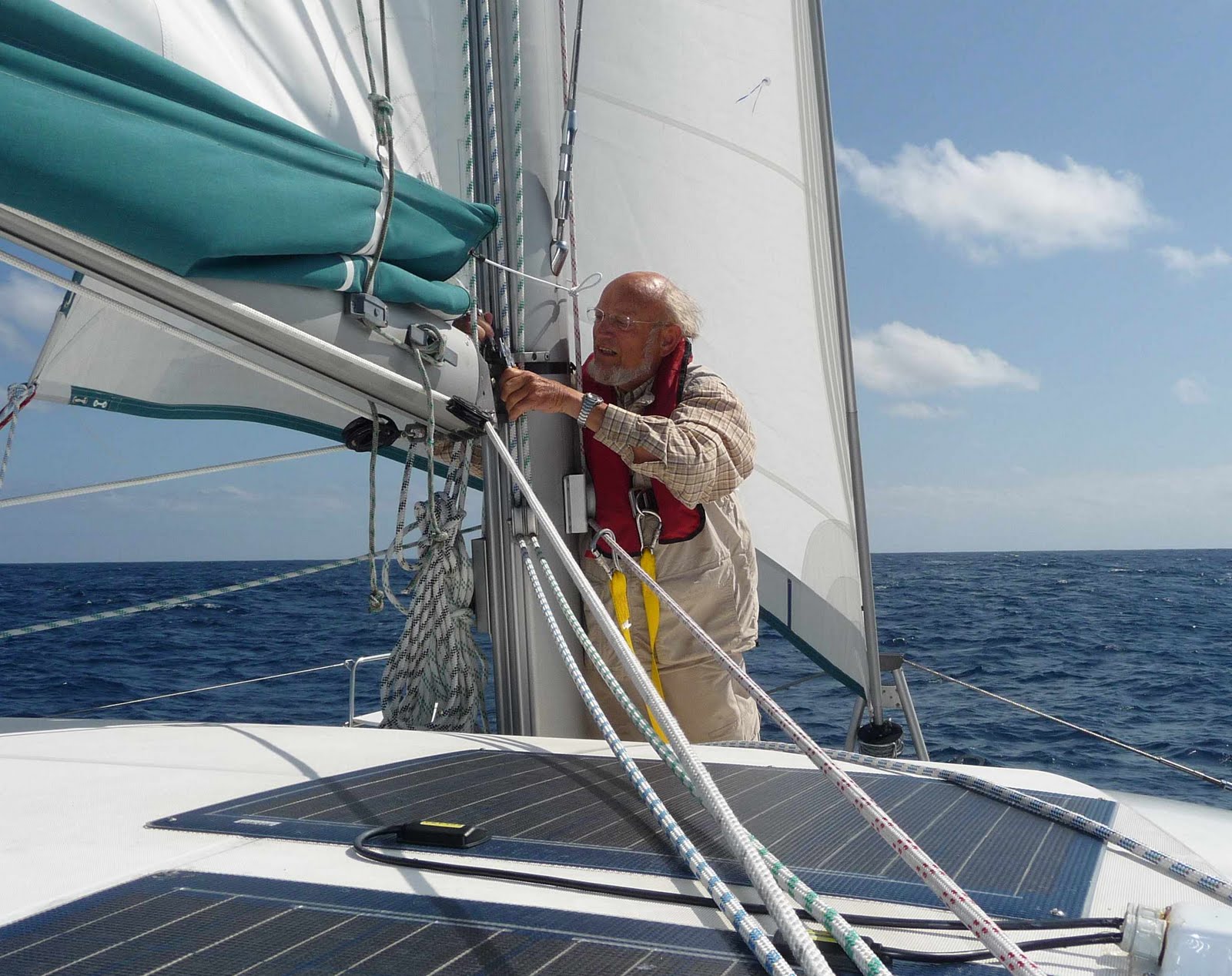 HannekeNils: Met 30 knopen wind over de Golf van Biskaje naar zonnig Coruna