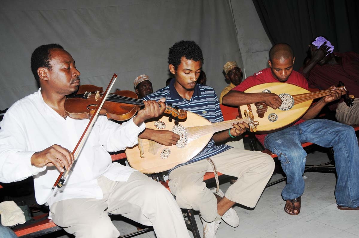 HAKI MTOTO: COMORRO MUSICIAN...