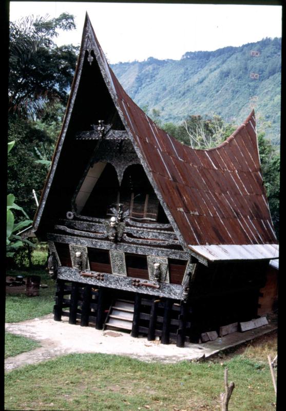 GOMPAR SIDAIS: Ruma Gorga Batak