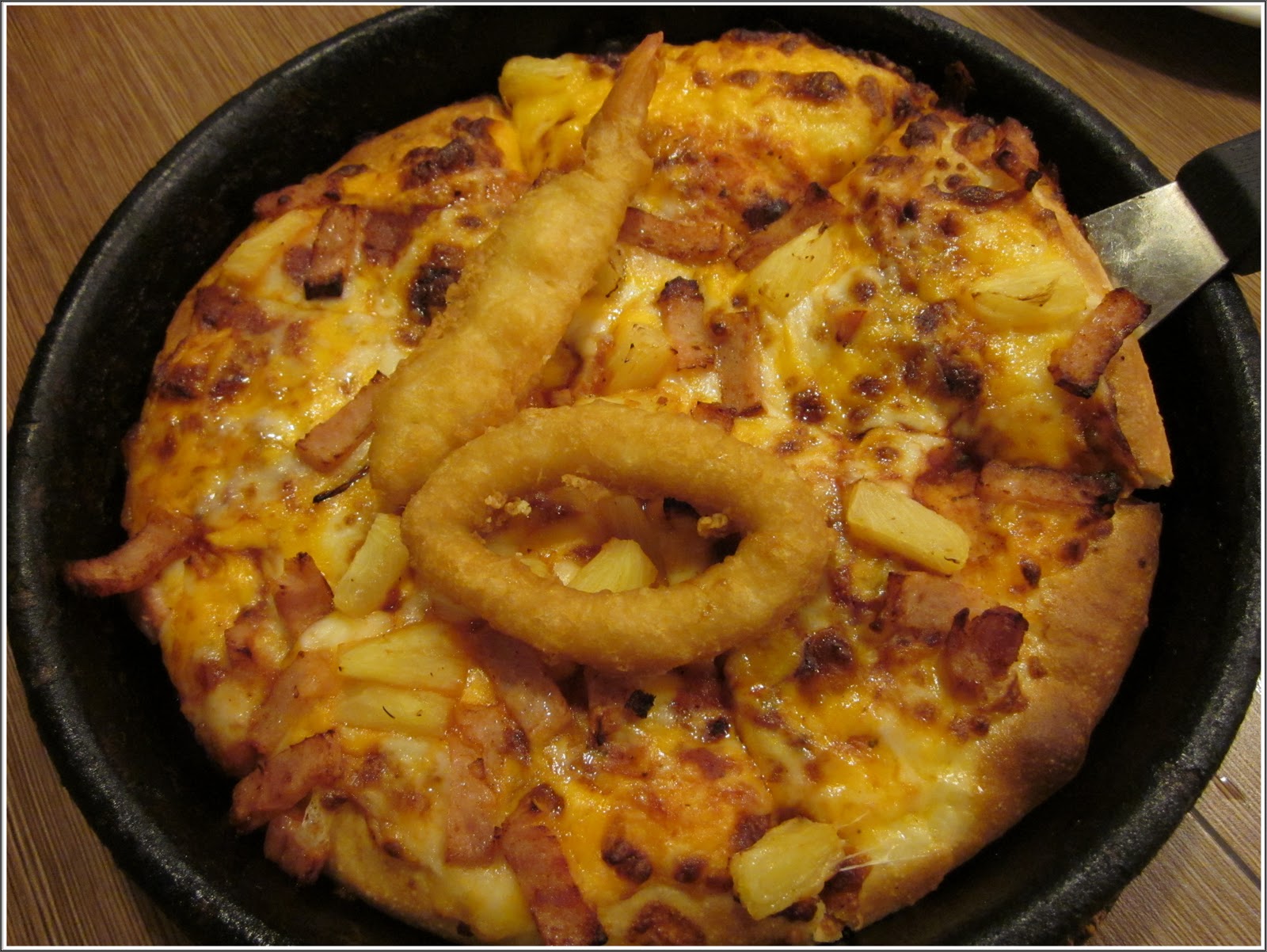 Salt N Pepper: Pizza Hut Extreme Cheesy 6