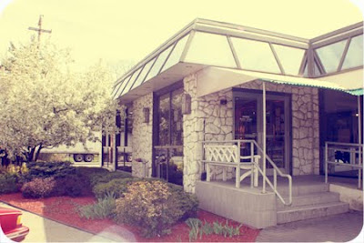 windshield diaries: halfmoon diner