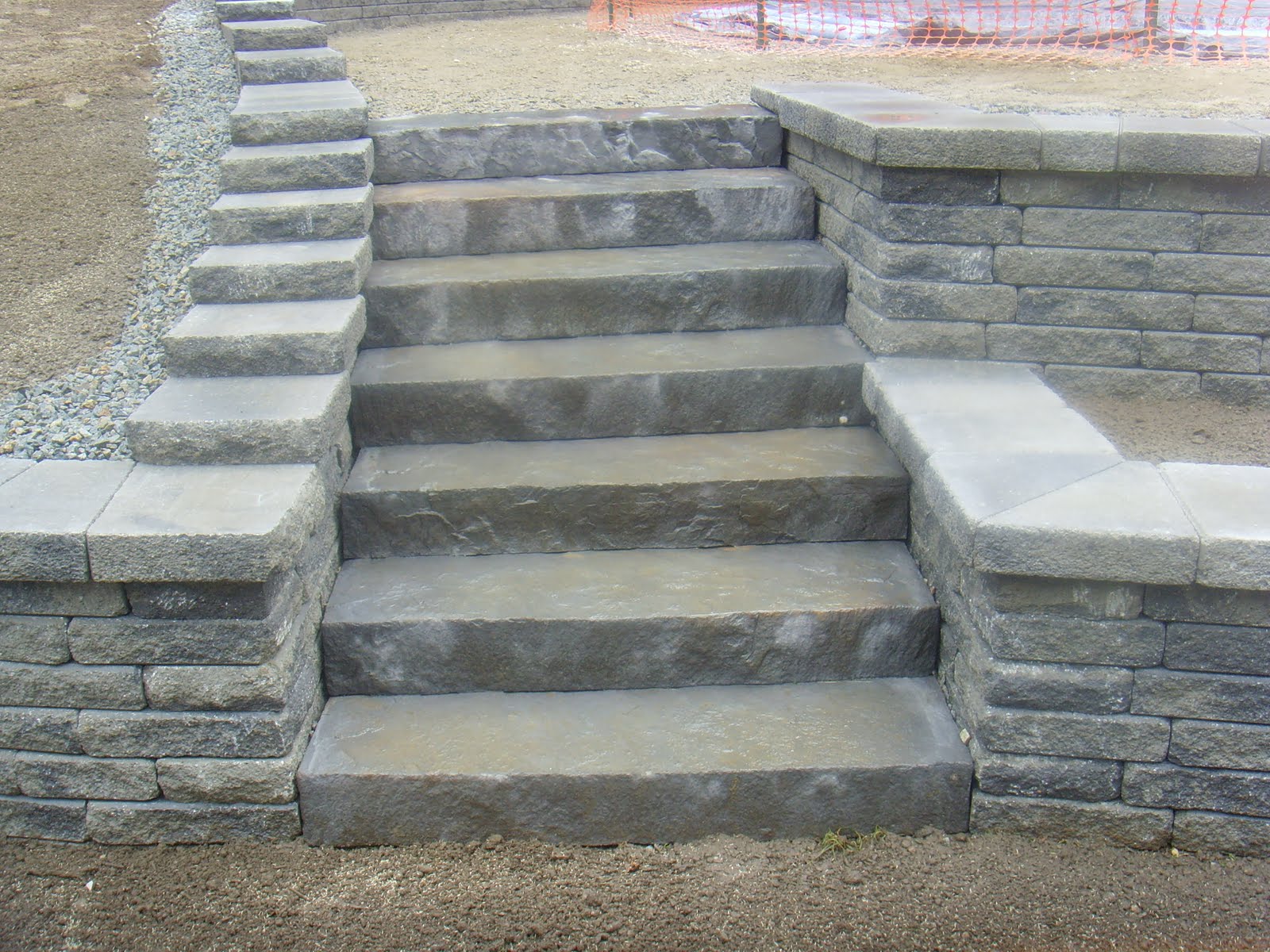 LAWNS R US PLUS: escala wall stone with rocka steps