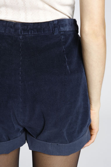 fashion styles women: Cord shorts