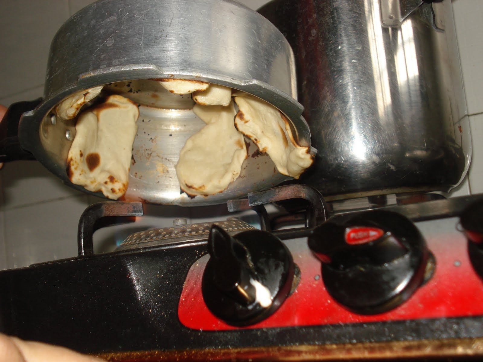 Uma cooks.......: Baby Cooker Naan