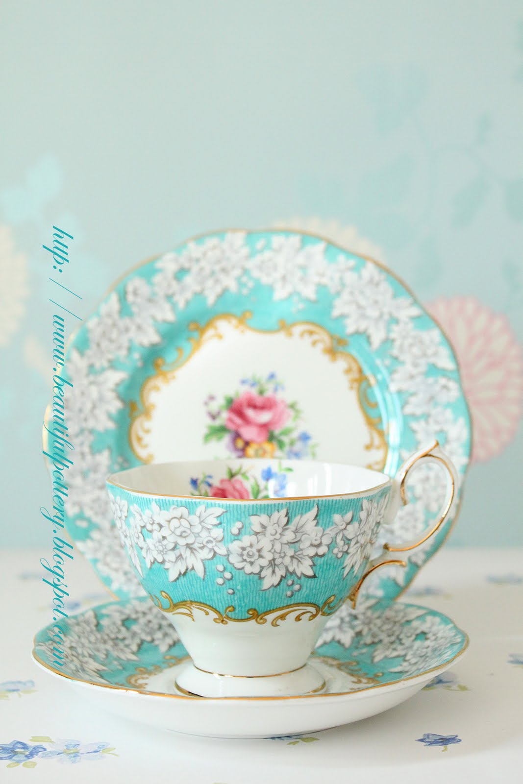 BEAUTIFUL POTTERY: Royal Albert Discontinued Pattern