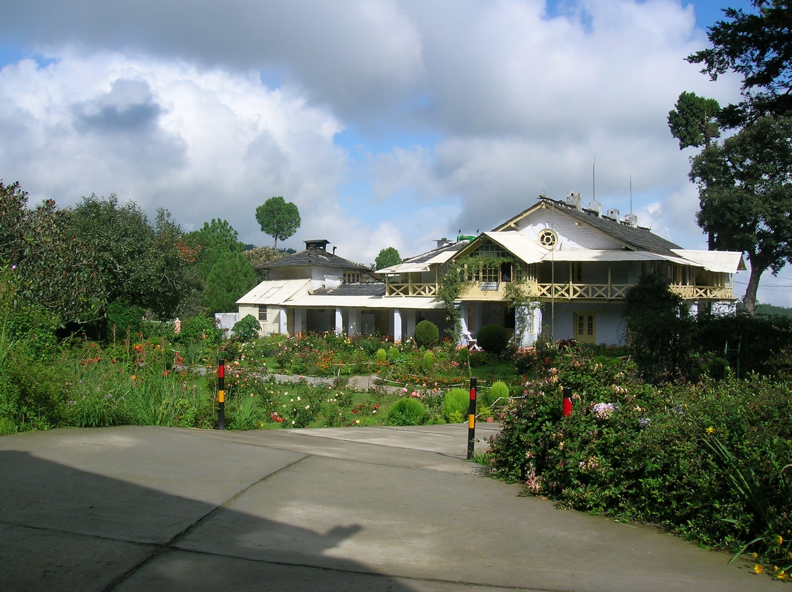 Dil Ki Nazar Se ...: Mayawati's Advaita Ashrama