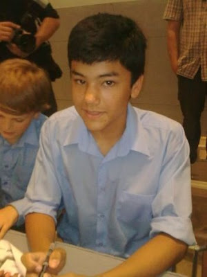 Tom Cully Fans: Picture Of The Day-Smiling Tom Philippine Tour