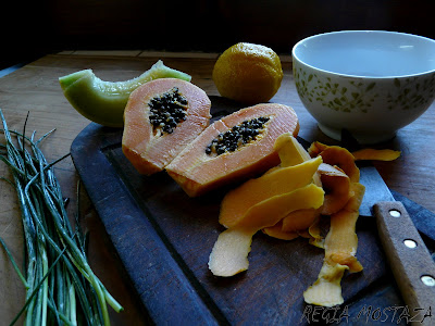 regia mostaza: relish de papaya y melón