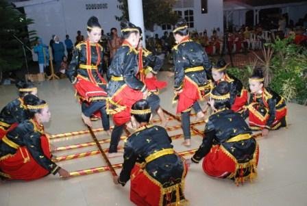 Great Buton: TARI LULO ALU