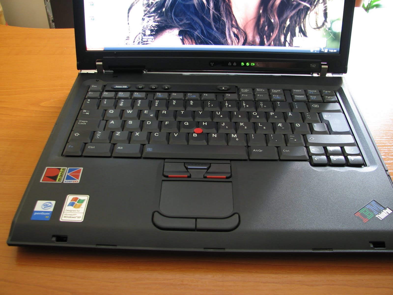 IBM Thinkpad T42 с IPS дисплей срещу Crysis Warhead | Retro-PC-Mania ...