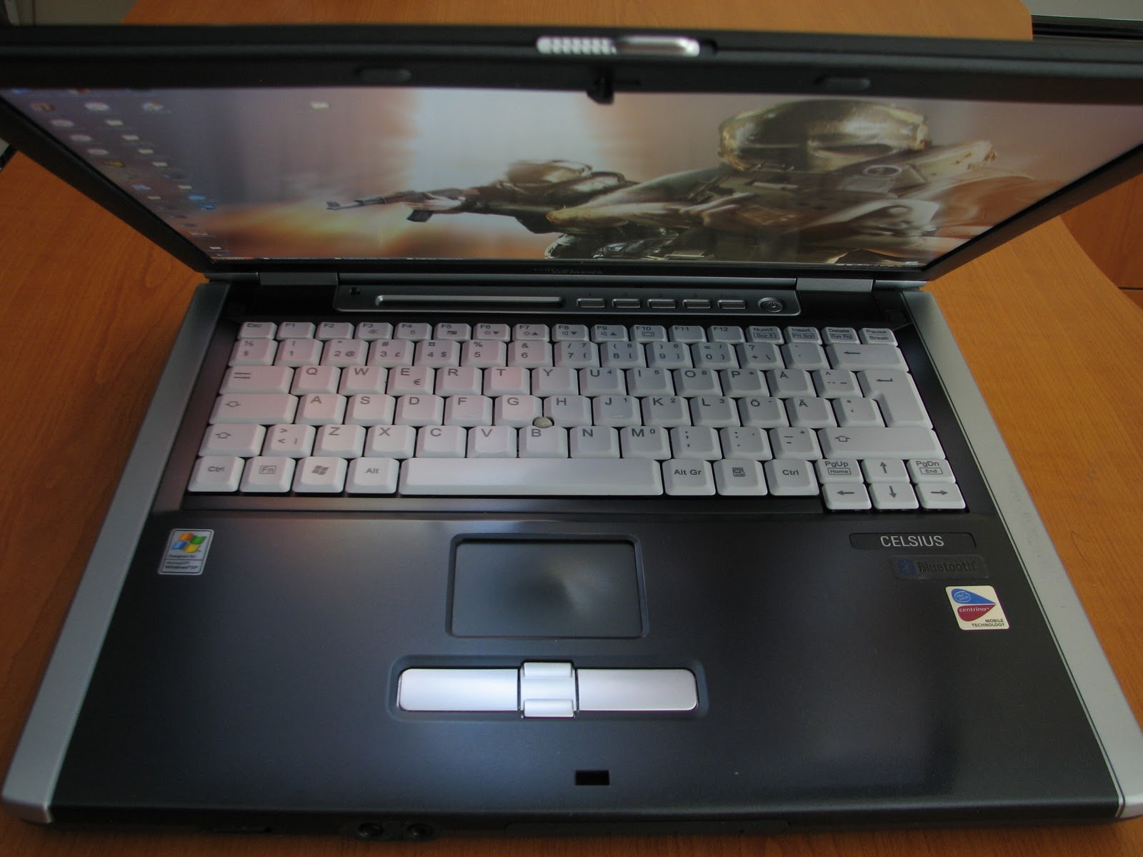 Fujitsu Celsius H230 - мобилна графична станция с ATI FireGL V5000 и S ...