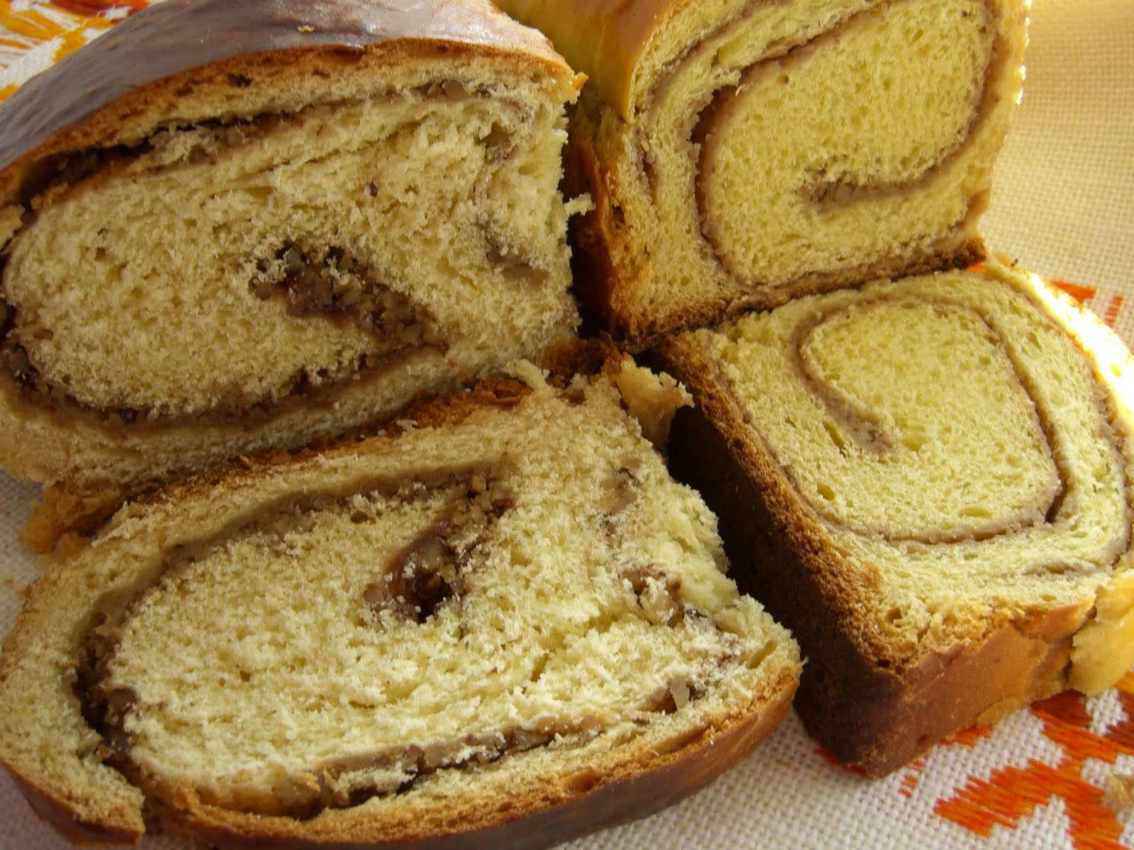 COOKING WITH ANISOARA: COZONAC MOLDOVENESC SAU INVIRTITA CU NUCA