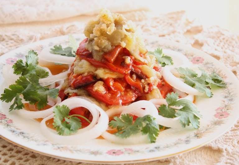 COOKING WITH ANISOARA: Salata de sezon "Movilita"