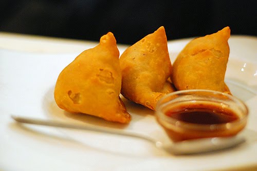 Wobble's Place: Samosas, Vada Paos and Cold-drinks