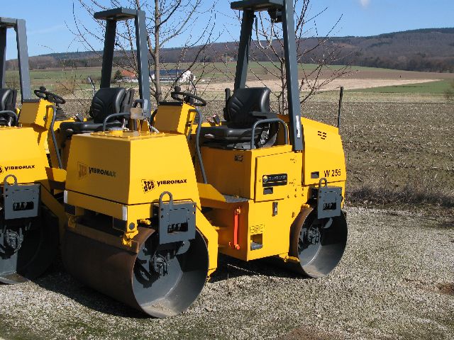 Cilindru compactor Vibromax W 255 tandem second hand ieftin din 2003 2 ...